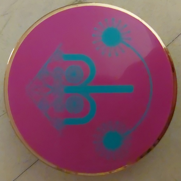 Disney | Jewelry | Disney Minnies Main Attraction Small World Pin ...